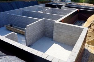 La construction d'une fondation profonde : les avantages des pieux et ...